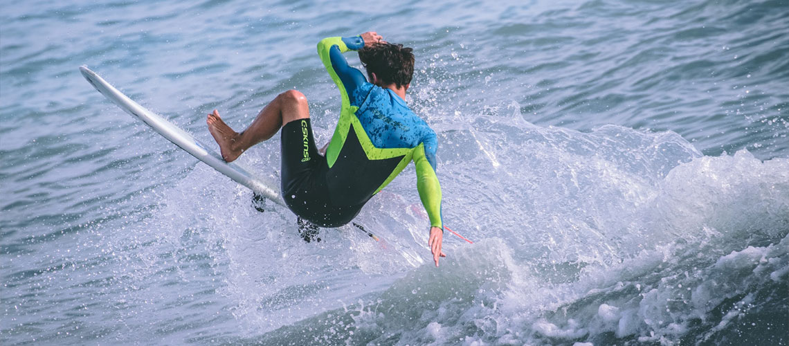 The Art of Falling: How Should a Surfer Wipe Out? | OMBE