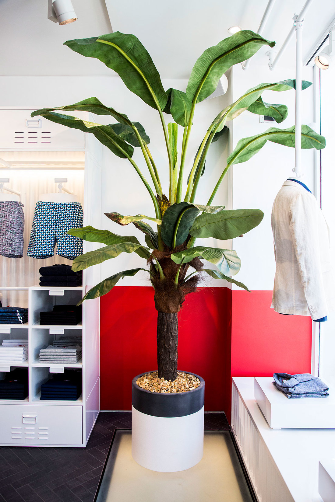 Bespoke Artificial Banana Trees - Design Example