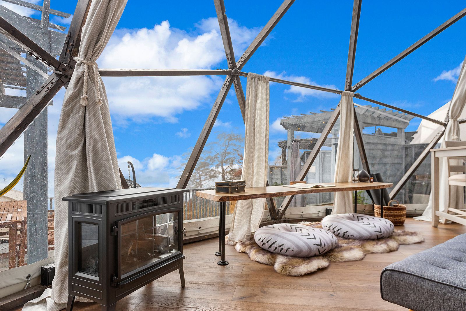 Luxe Dome - Bolt Farm Treehouse