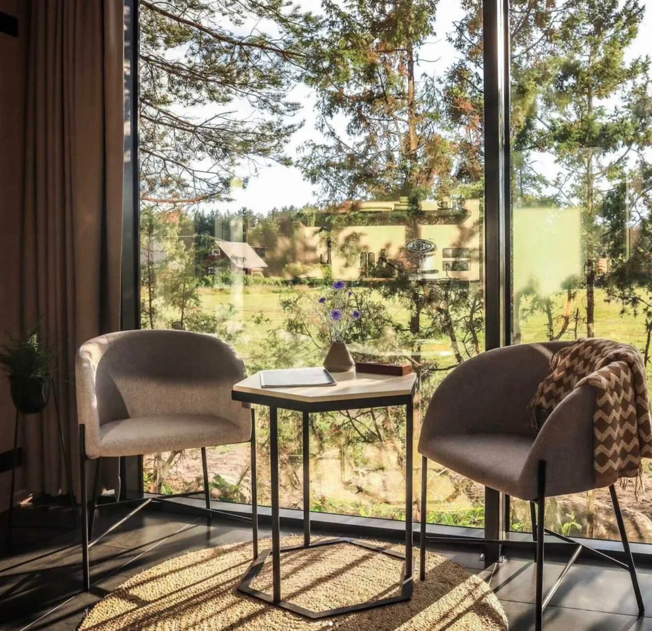 Mirror Cabin - Bolt Farm Treehouse