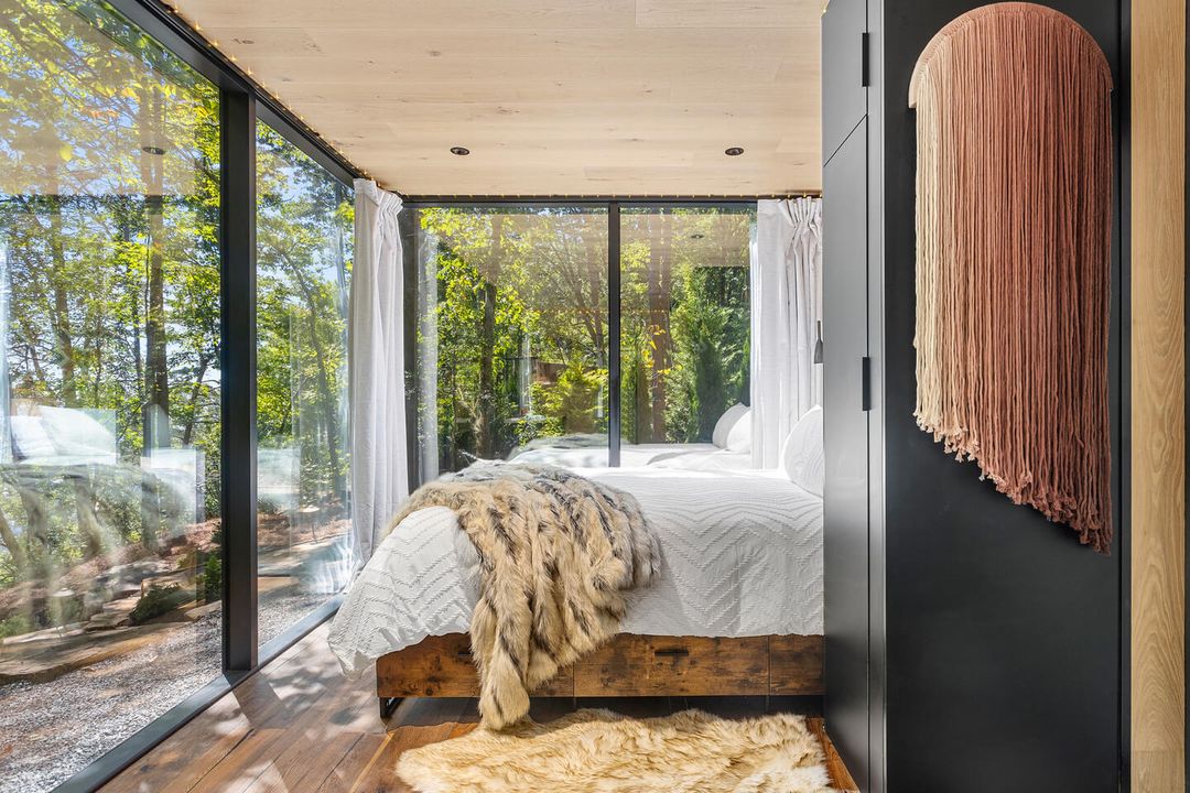 Forest Mirror Cabin - Bolt Farm Treehouse