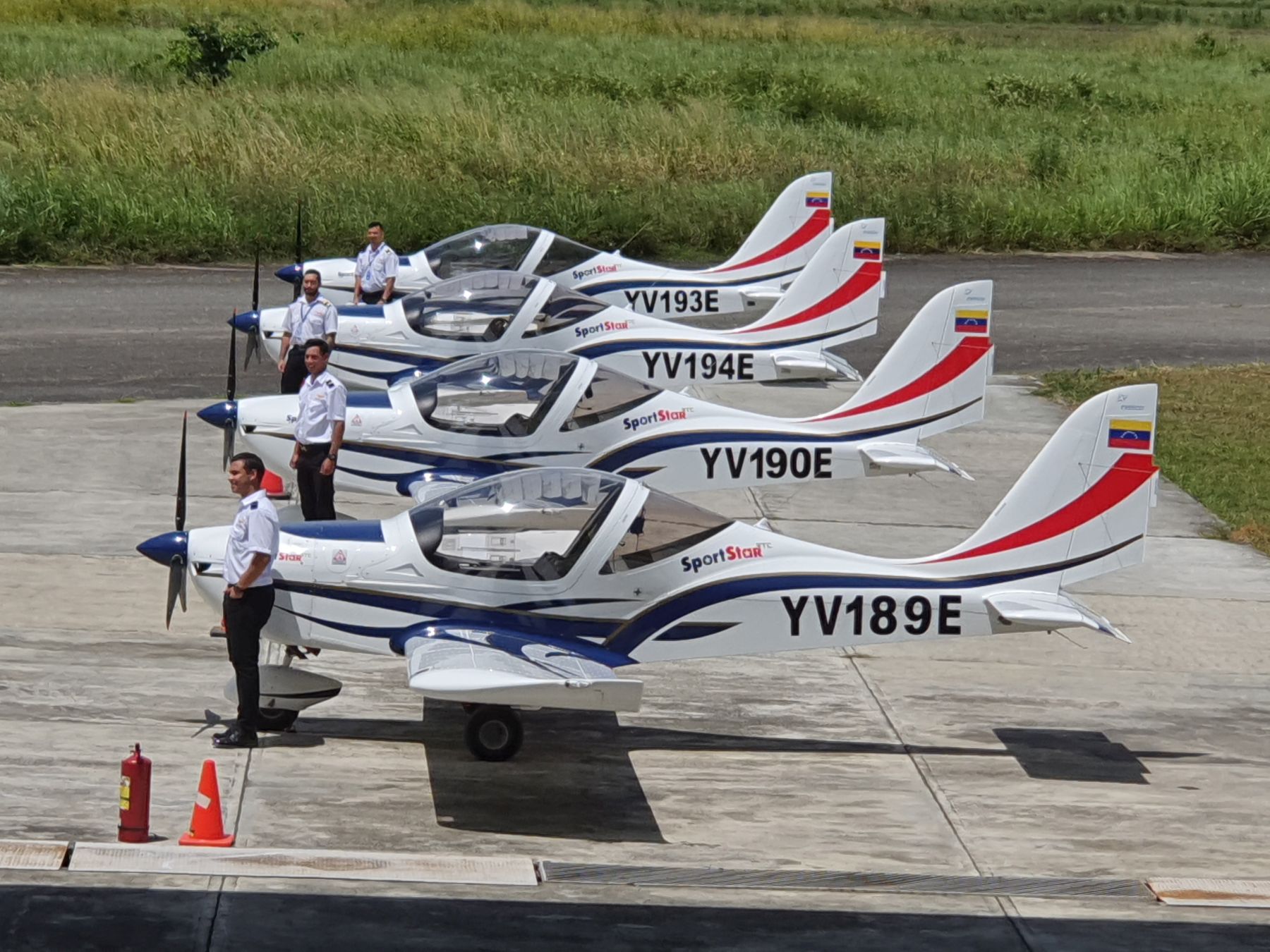 Evektor delivers 4 new SportStar RTC to flight training academy in ...