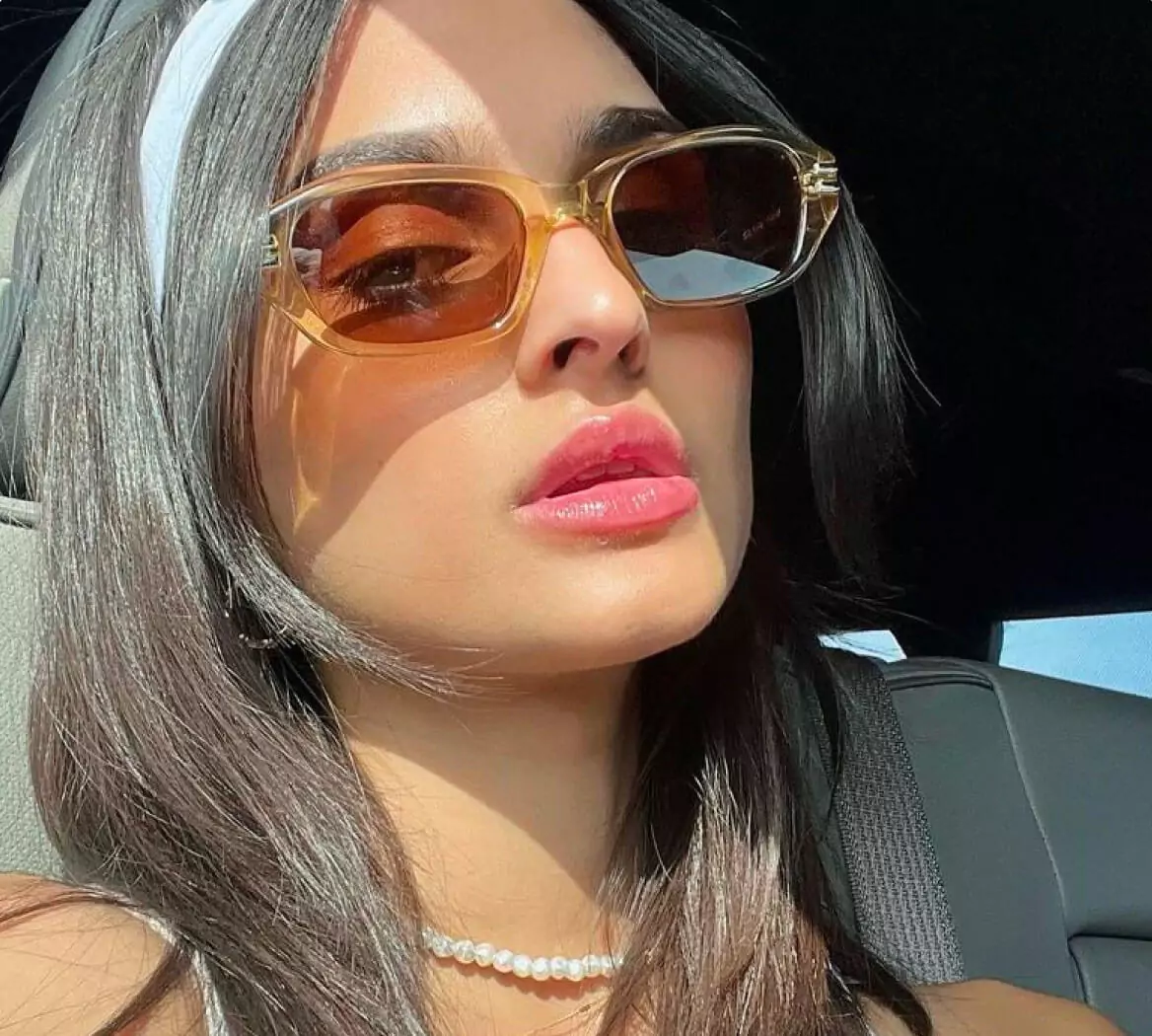 How To Reapply Sunscreen Over Makeup - Tira