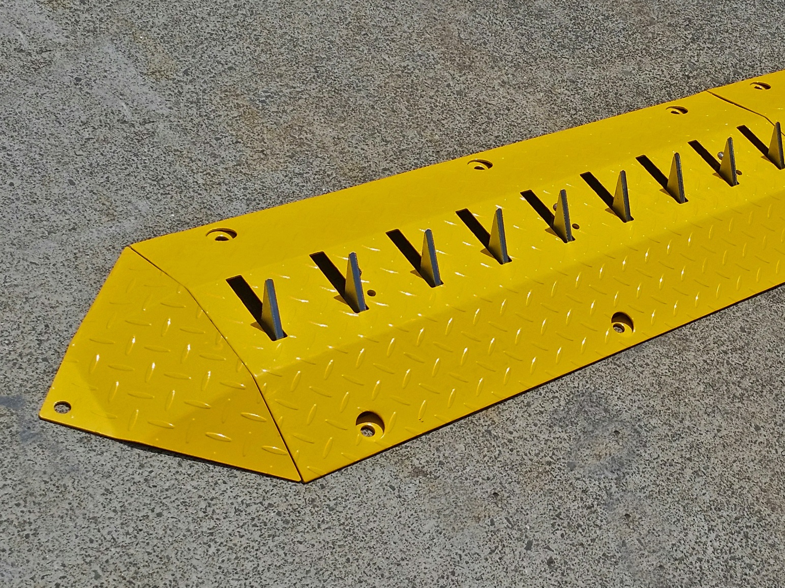 Tyre Shredder | Metal Speed Hump with Spikes 50mm – Northpac Australia