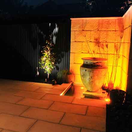 Amber LED Pond Lights Fire up the Mood | Allera Light