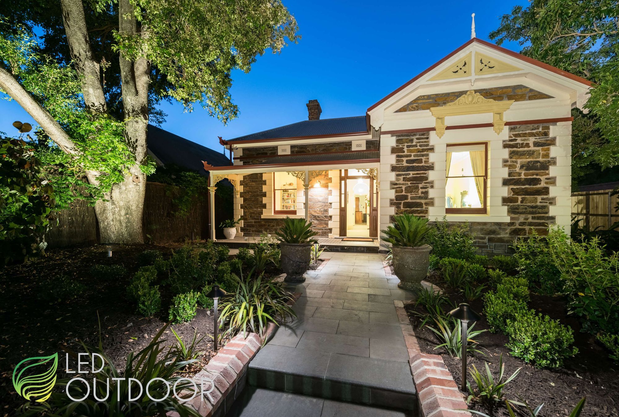 Outdoor Path Lights | LED Bollard & Pathway Lighting | Allera