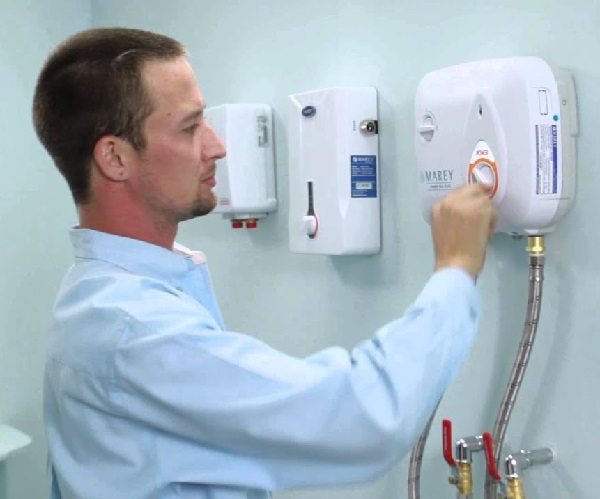 How Does Instant Hot Water Work? | Hero Plumbing