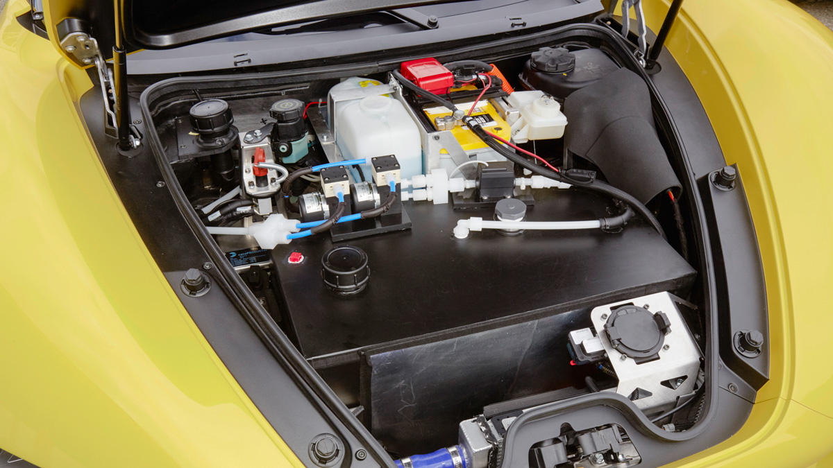 nanoFlowcell in Action – Journalists Drive QUANT Prototypes for First Time