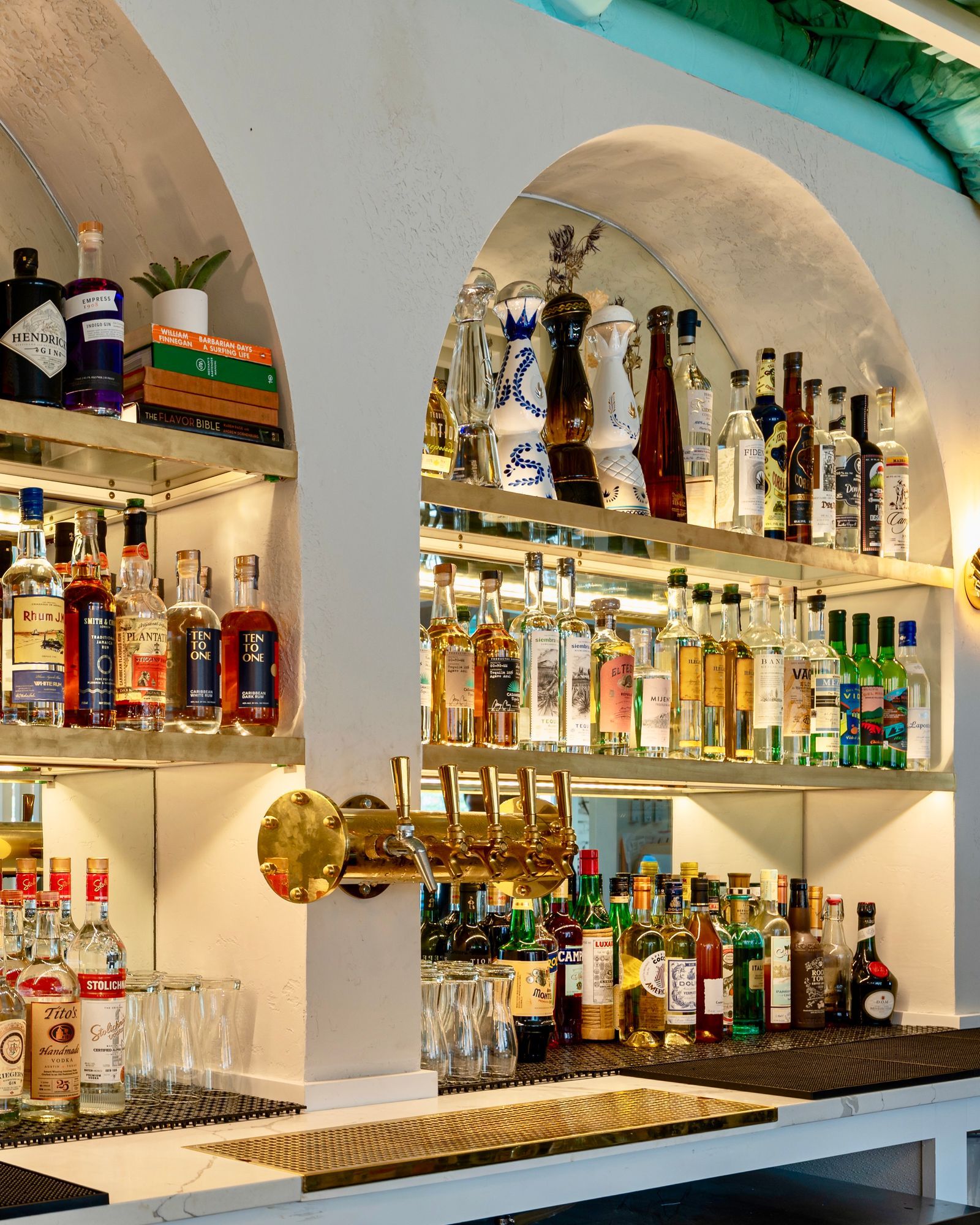 Vagabond Bar + Kitchen