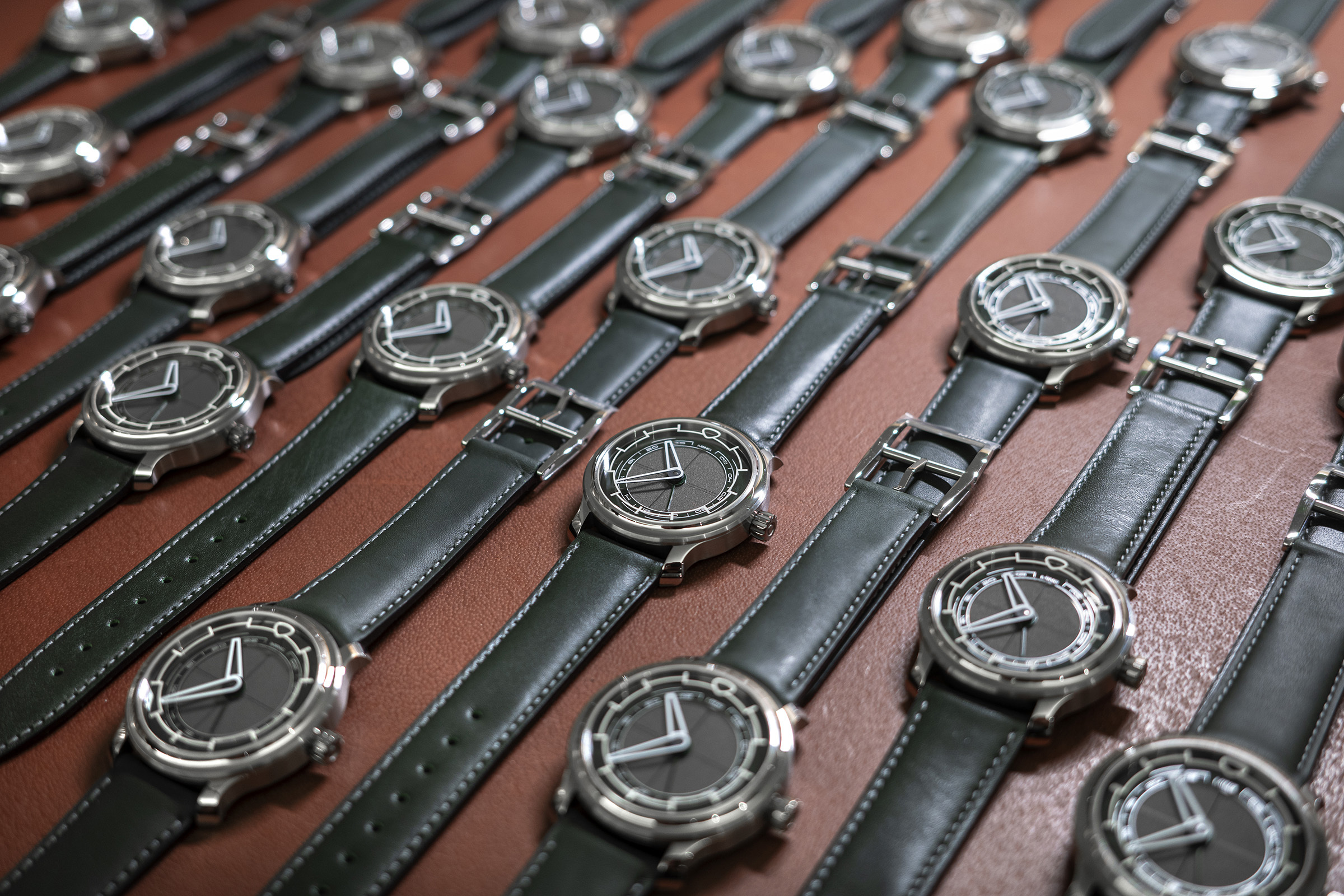 Horologer MING - On Assembling A Watch