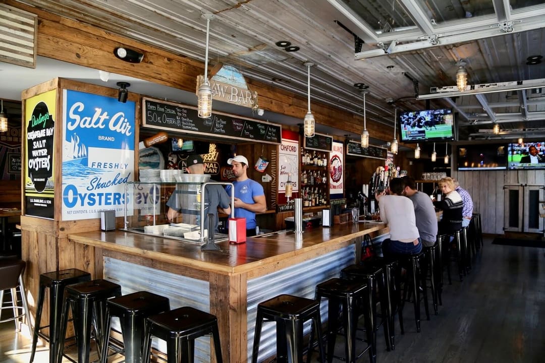 Home | Lee's Pint & Shell