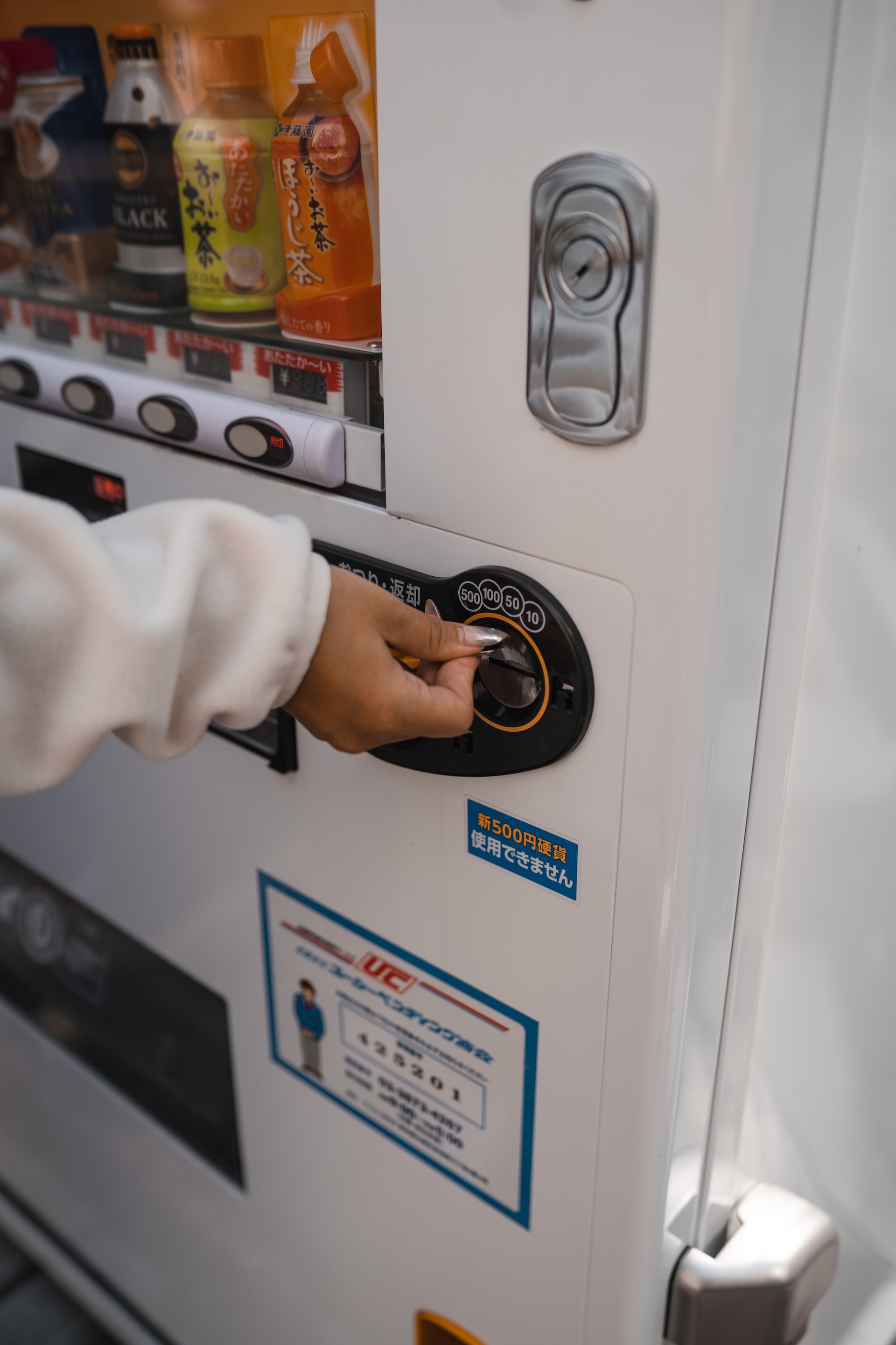 How Many Slots Are In A Vending Machine? Find Answers - Vending Locator