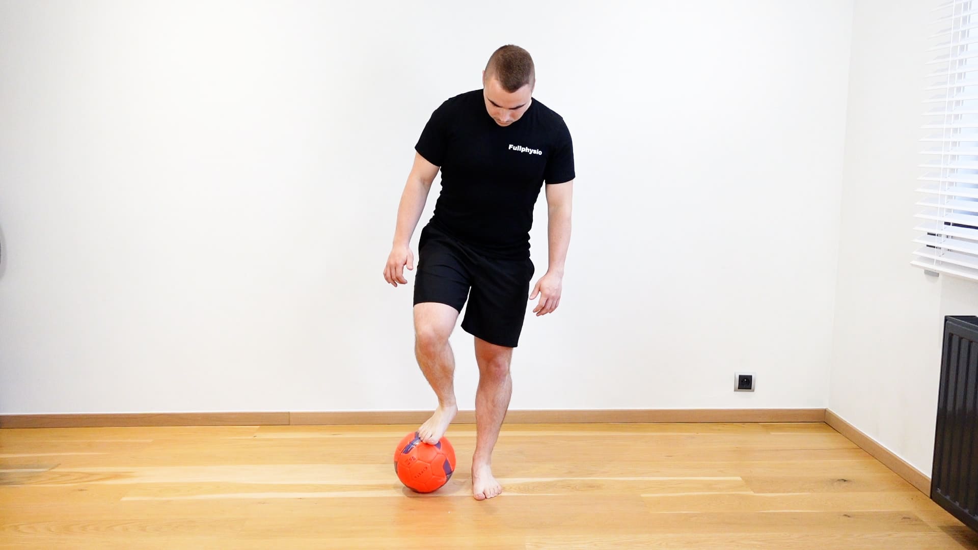 Vidéo d'exercice - Proprioception cheville avec conduite de balle