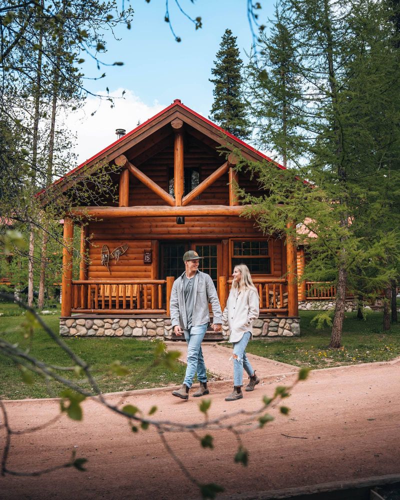 Cozy Mountain Hotel Baker Creek | Basecamp Resorts