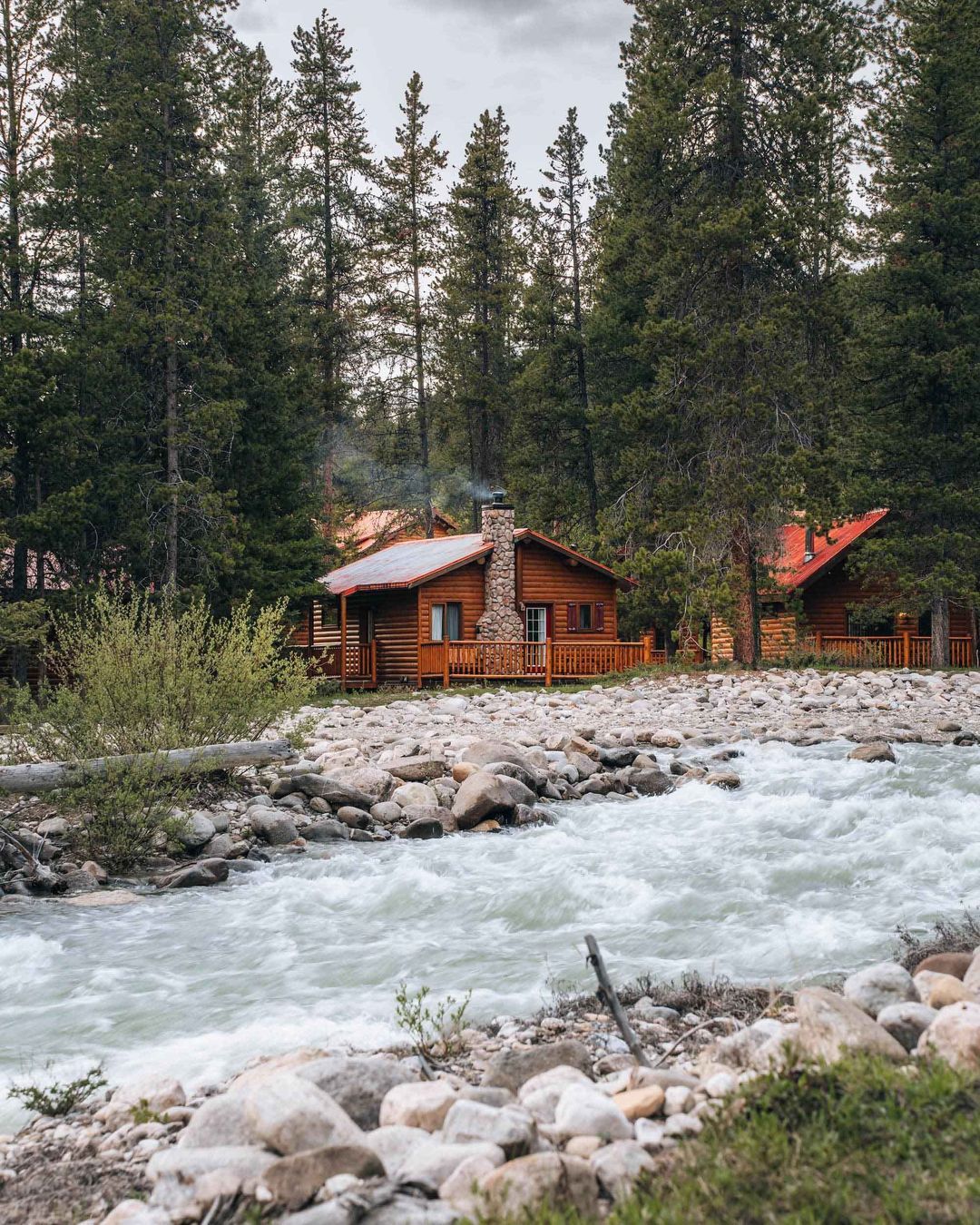 Cozy Mountain Hotel Baker Creek | Basecamp Resorts