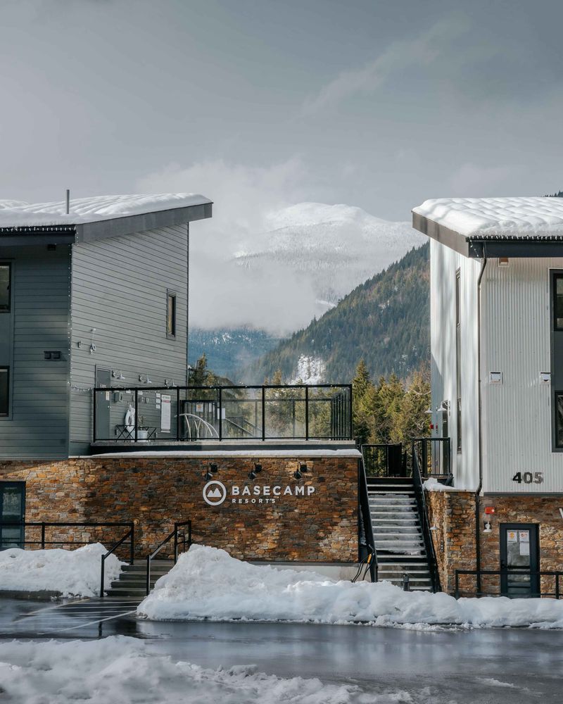 Boutique Hotel Revelstoke Resort | Basecamp Resorts