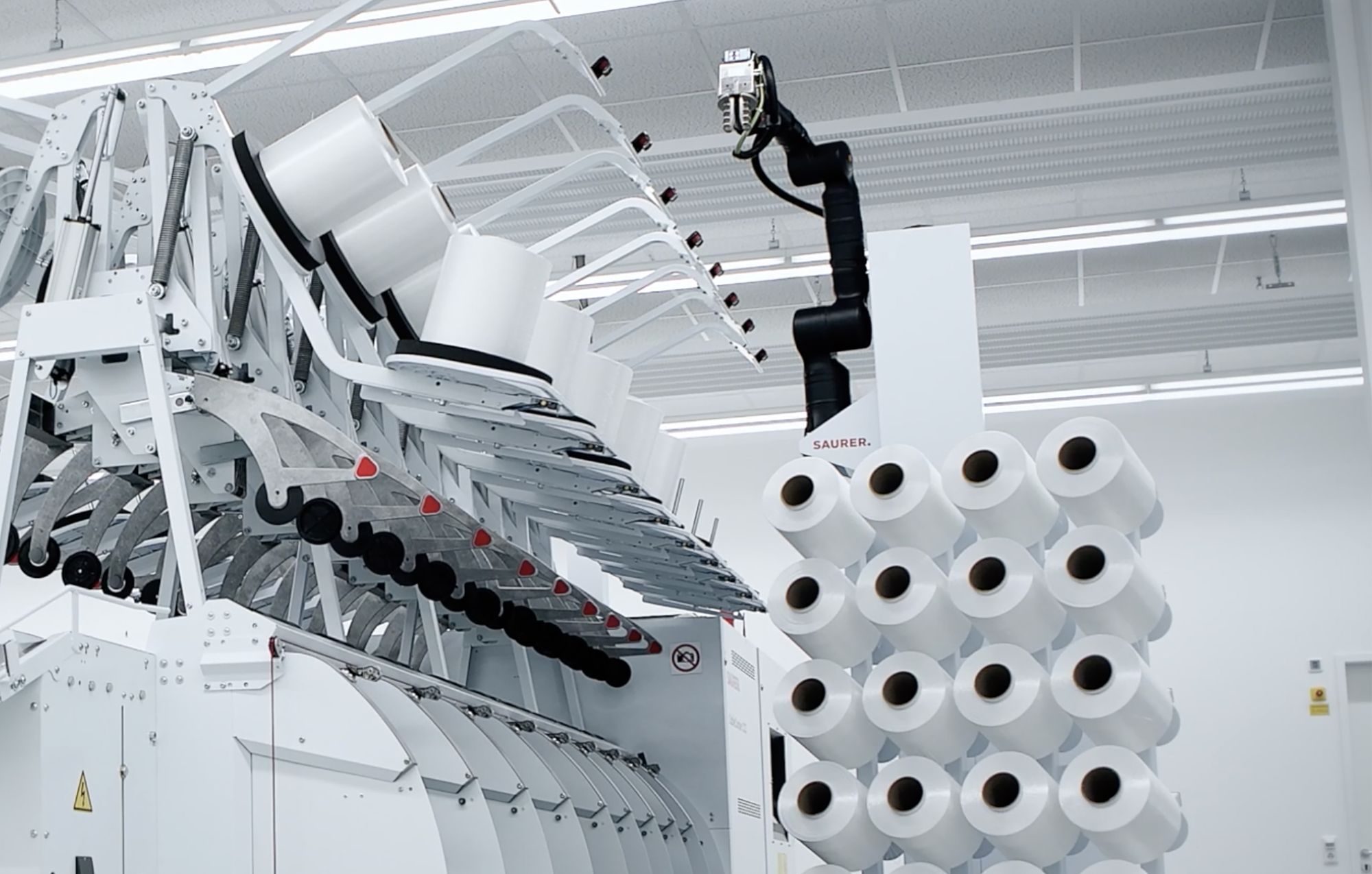 Robotics For Textile | Strong & Reliable | Kassow Robots