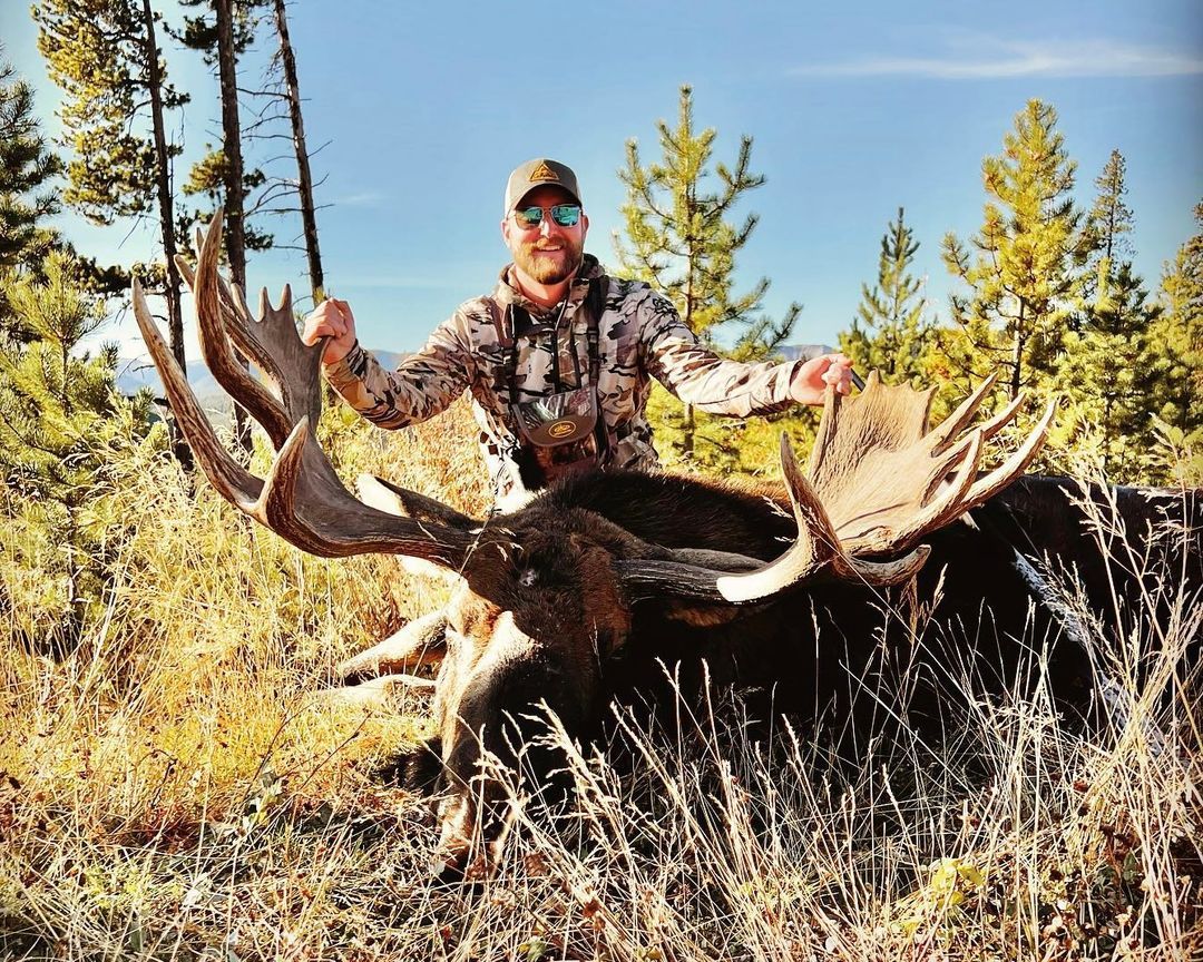 Hunting in Alberta Hunting - Shoshone Adventures