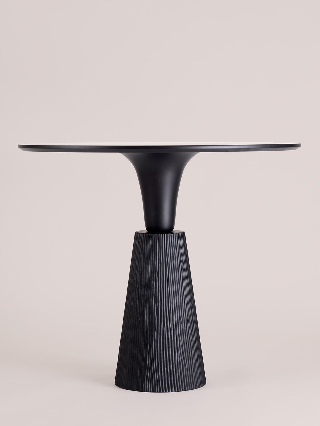Pointe table