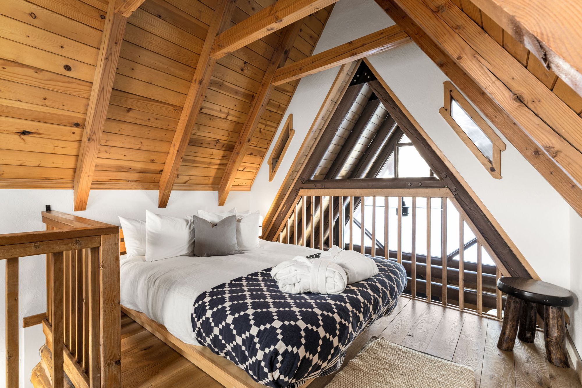 Desolation Hotel - Lake Tahoe and Hope Valley, CA