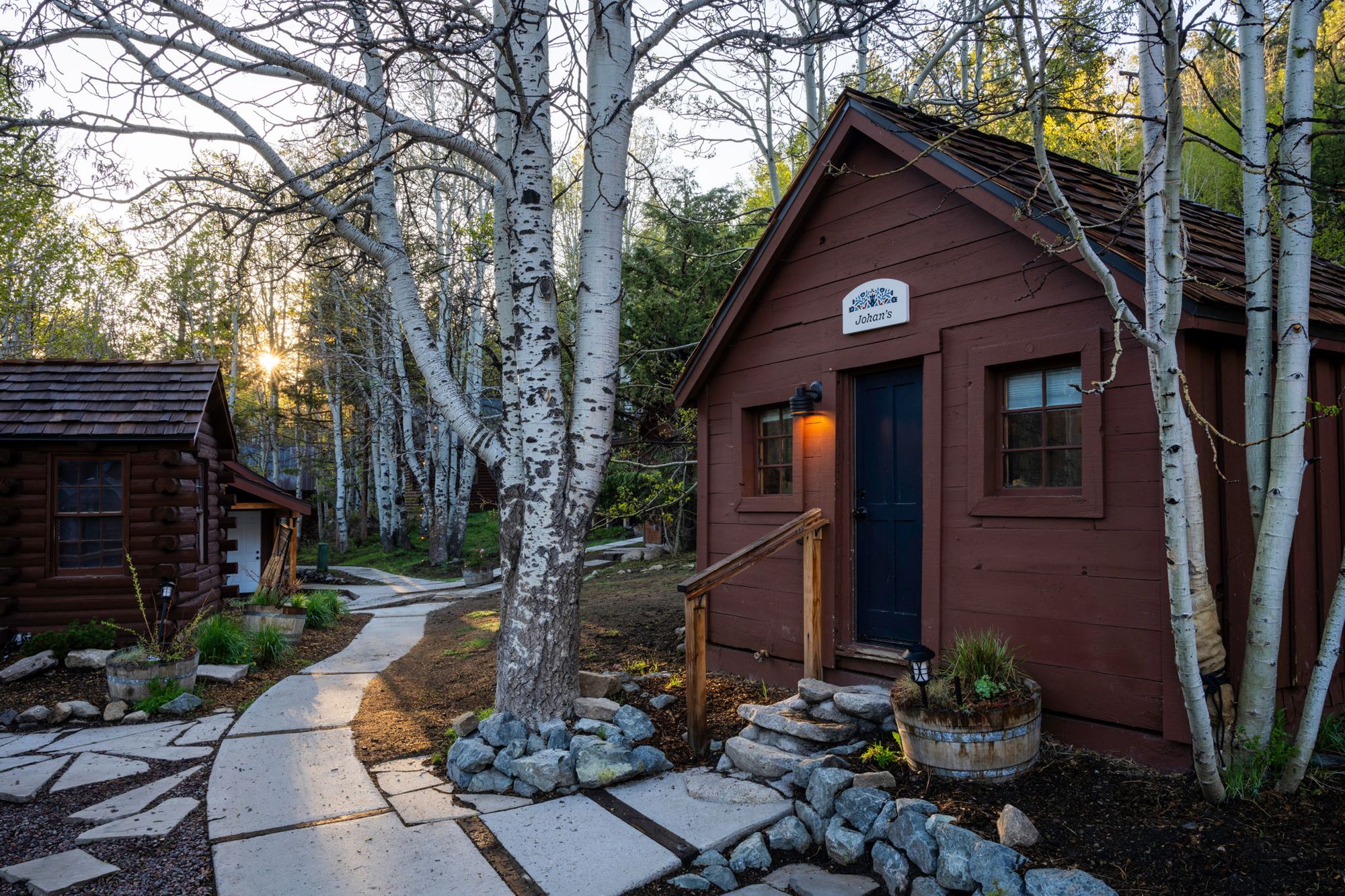 Desolation Hotel Hope Valley