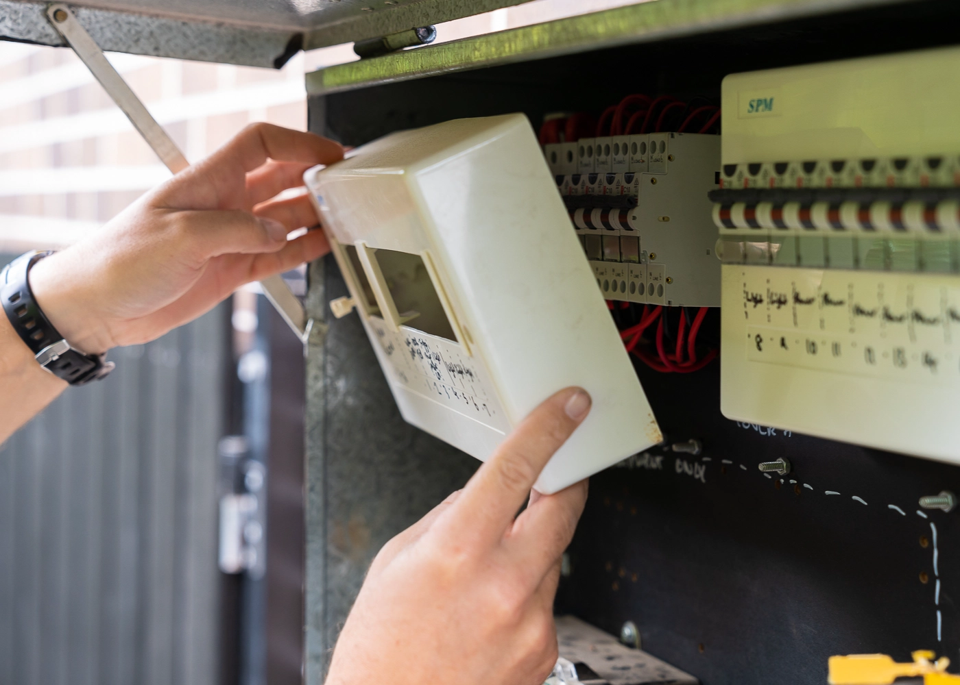 Electrician Sydney | Top Electrical Contractor | Hello Electrical