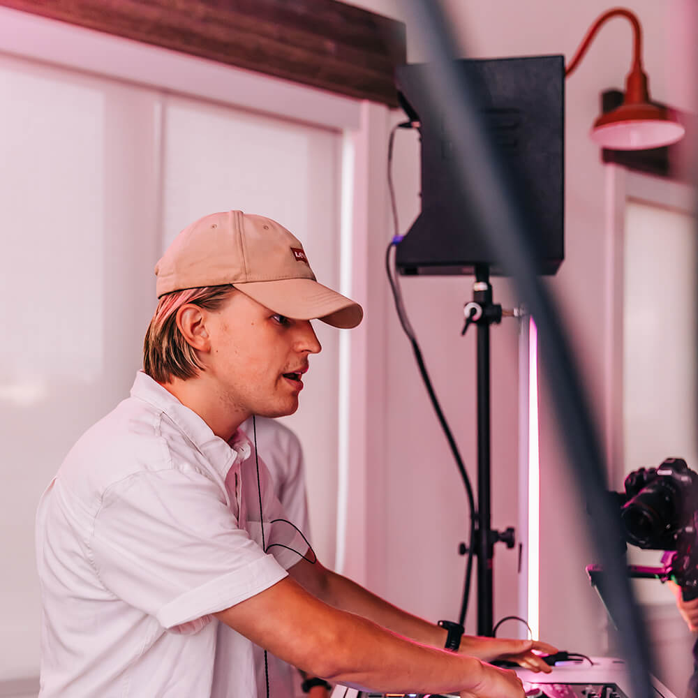 Mobile DJ Case Studies | BASSBOSS Powered Loudspeakers