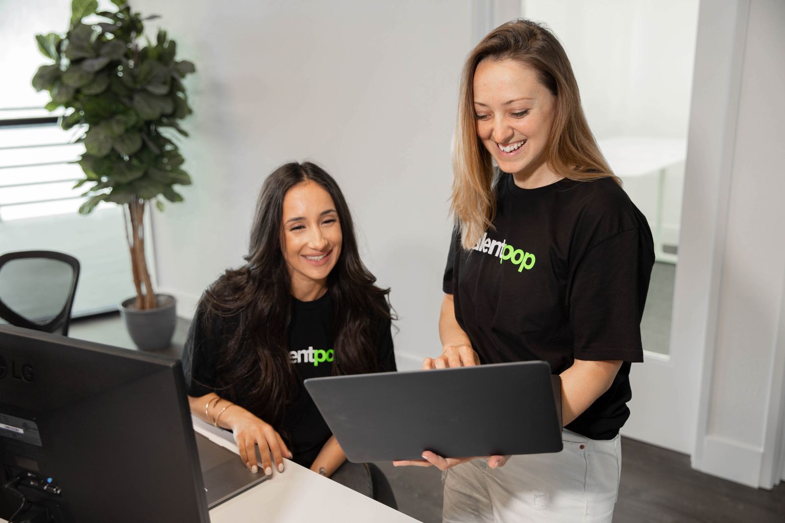 Hiring - Customer Service Agent | TalentPop
