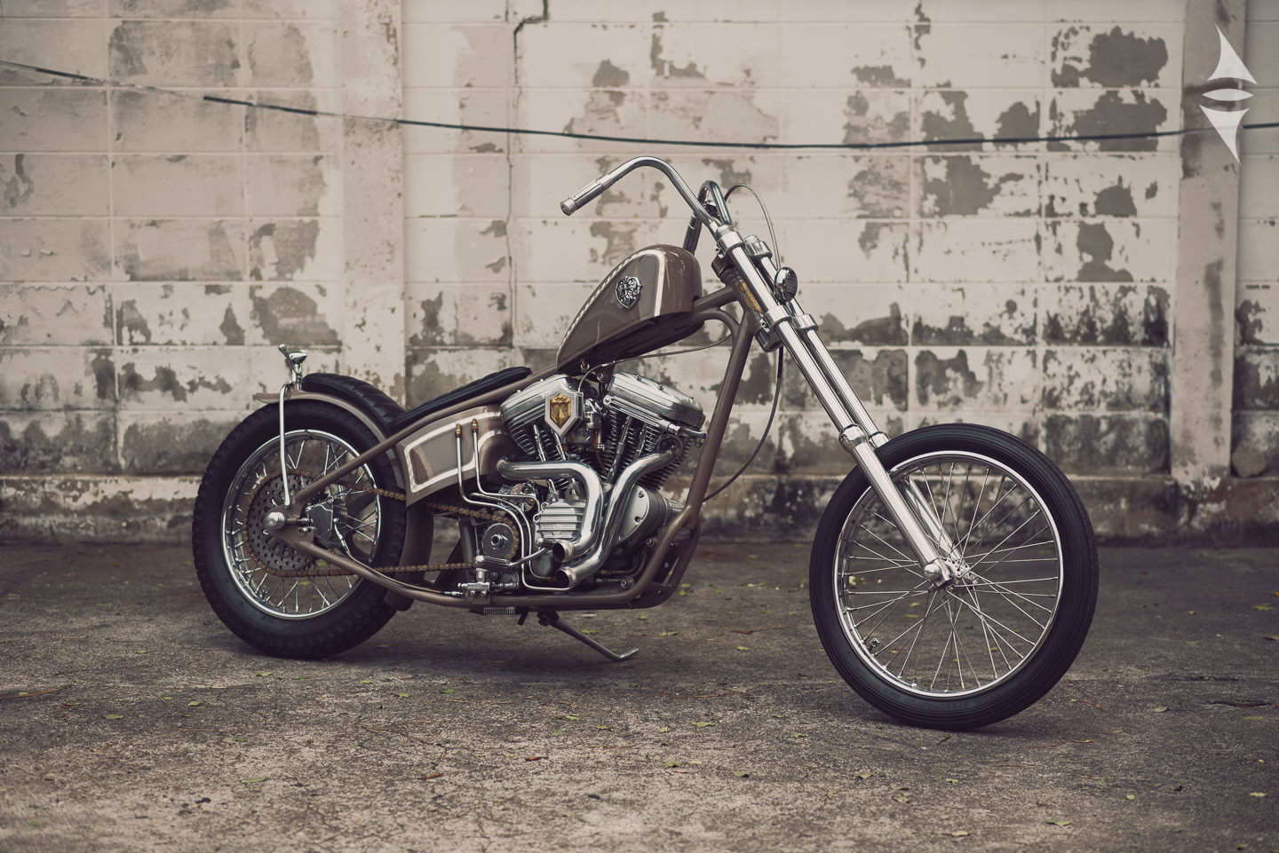 พาเสพ “วิถีไบค์เกอร์” สไตล์ Custom Old School Choppers ของ “ป๋อม ธนกร”
