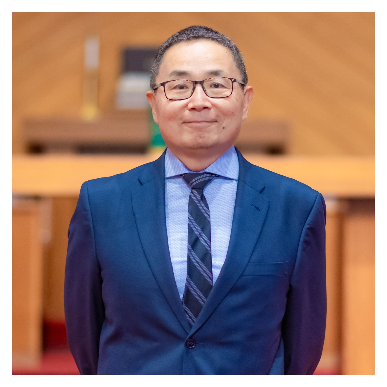 아콜라-섬기는 사람들